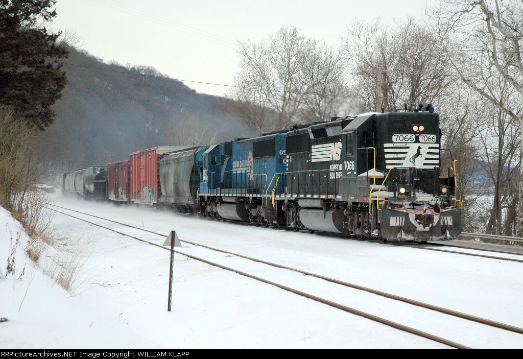 NS H2W NS 7066 Northbound blowing snow!